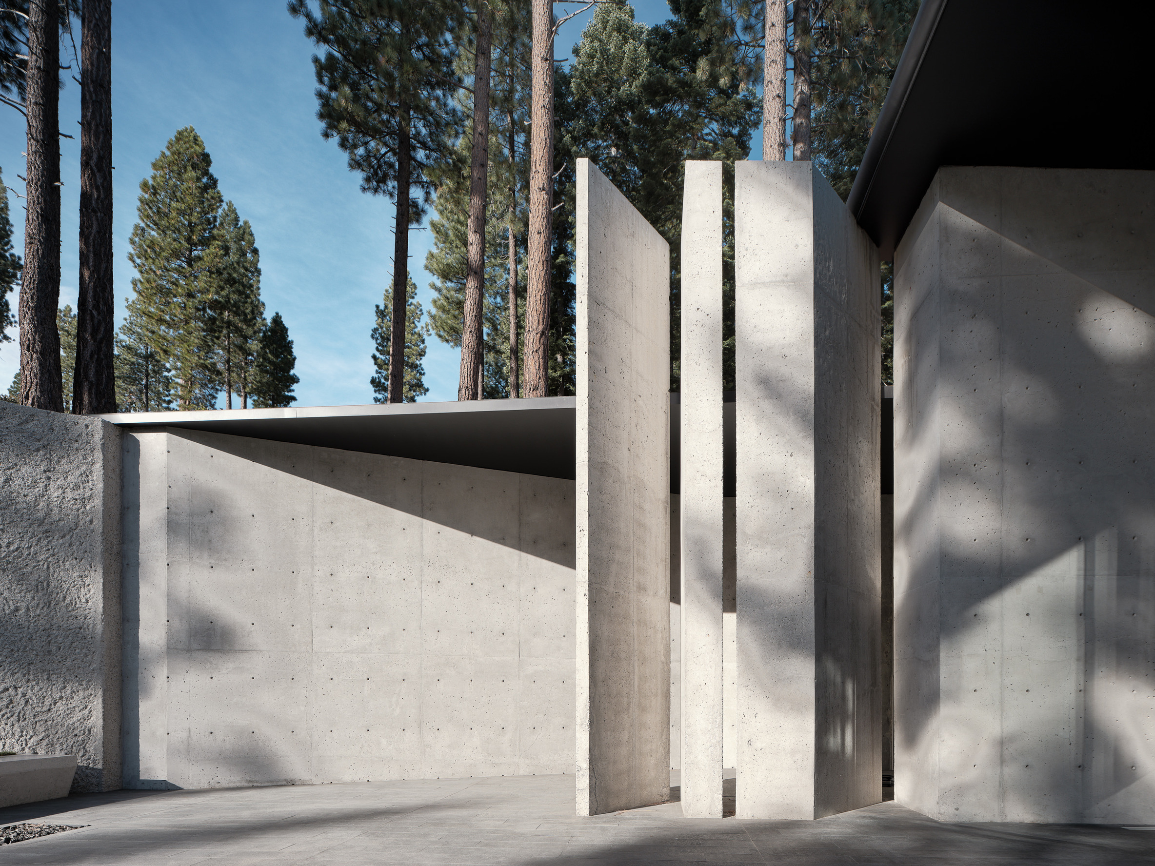 Lookout House in Spring | Faulkner Architects